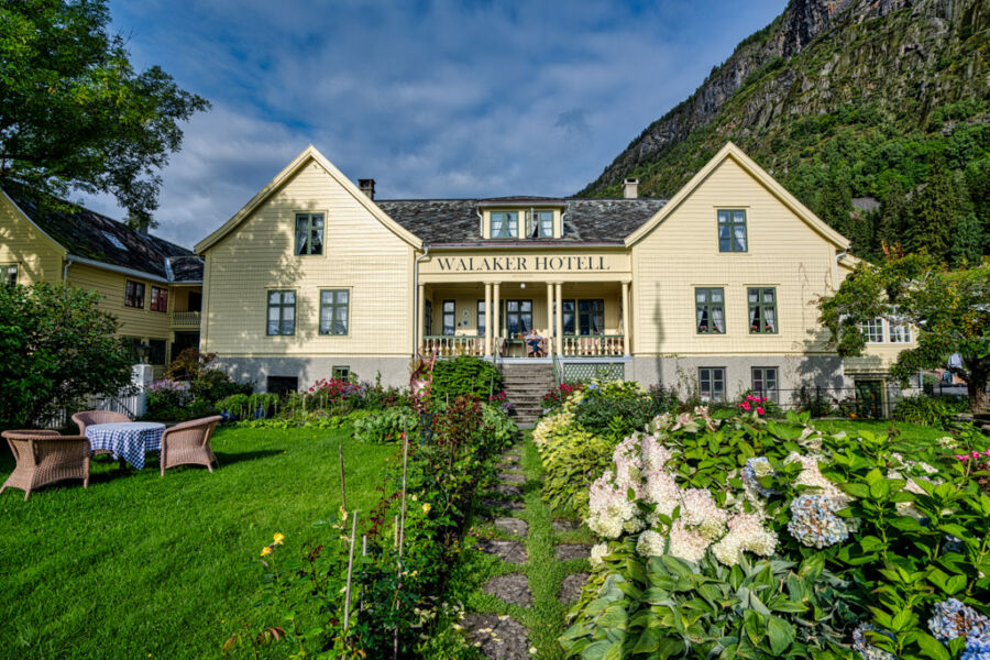The Charm-to-Tourists Ratio (CTR) – Camerons Travels | Rick Steves Europe